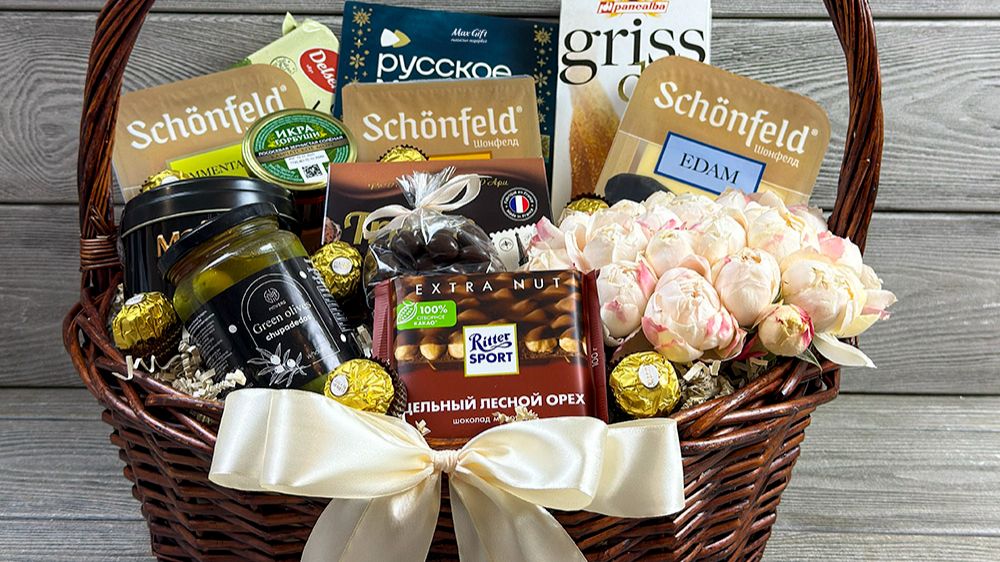 Подарочная корзина с цветами «Ласковый вечер»