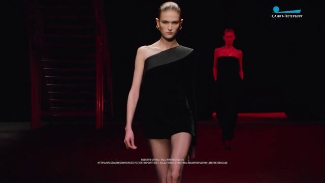 Время выделять плечи! Модные тенденции этого сезона