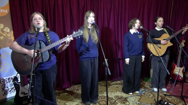 14 Ухожу в листопад - студия Играю и пою