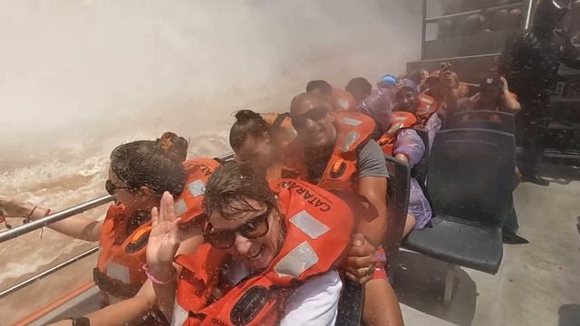 Что такое душ под водопадом Игуасу? Смотрите экстремальное видео из Аргентины