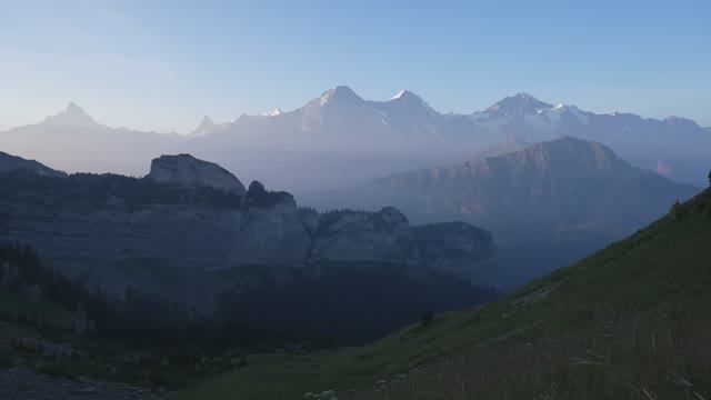 Пеший переход протяженностью 60 миль на Тур де Юнгфрау в Швейцарии