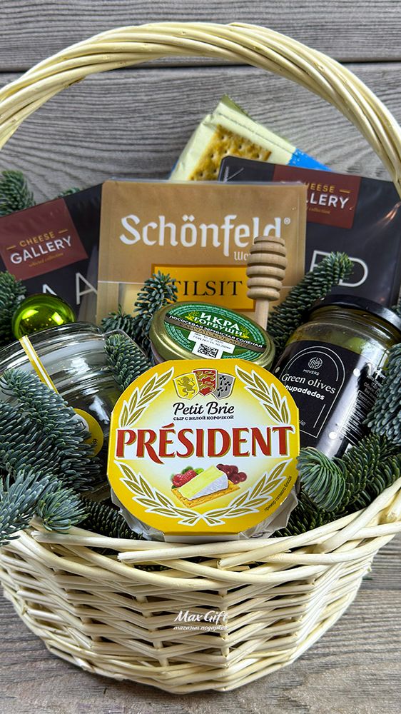 Подарочная корзина «Новогодняя мелодия сырных нот»
