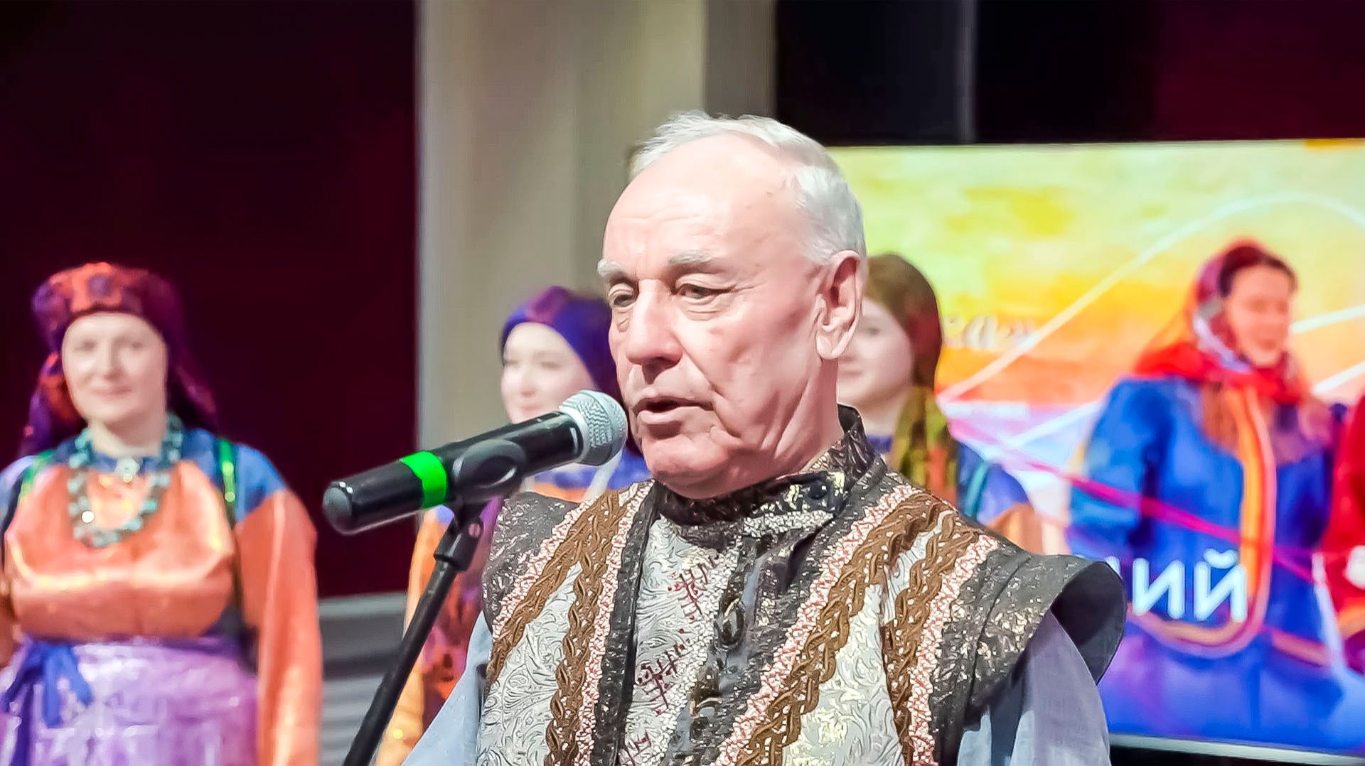 Виртуоз, исполнитель коми песен Василий Рочев побывал на Ямальской земле | Изьватас олэм