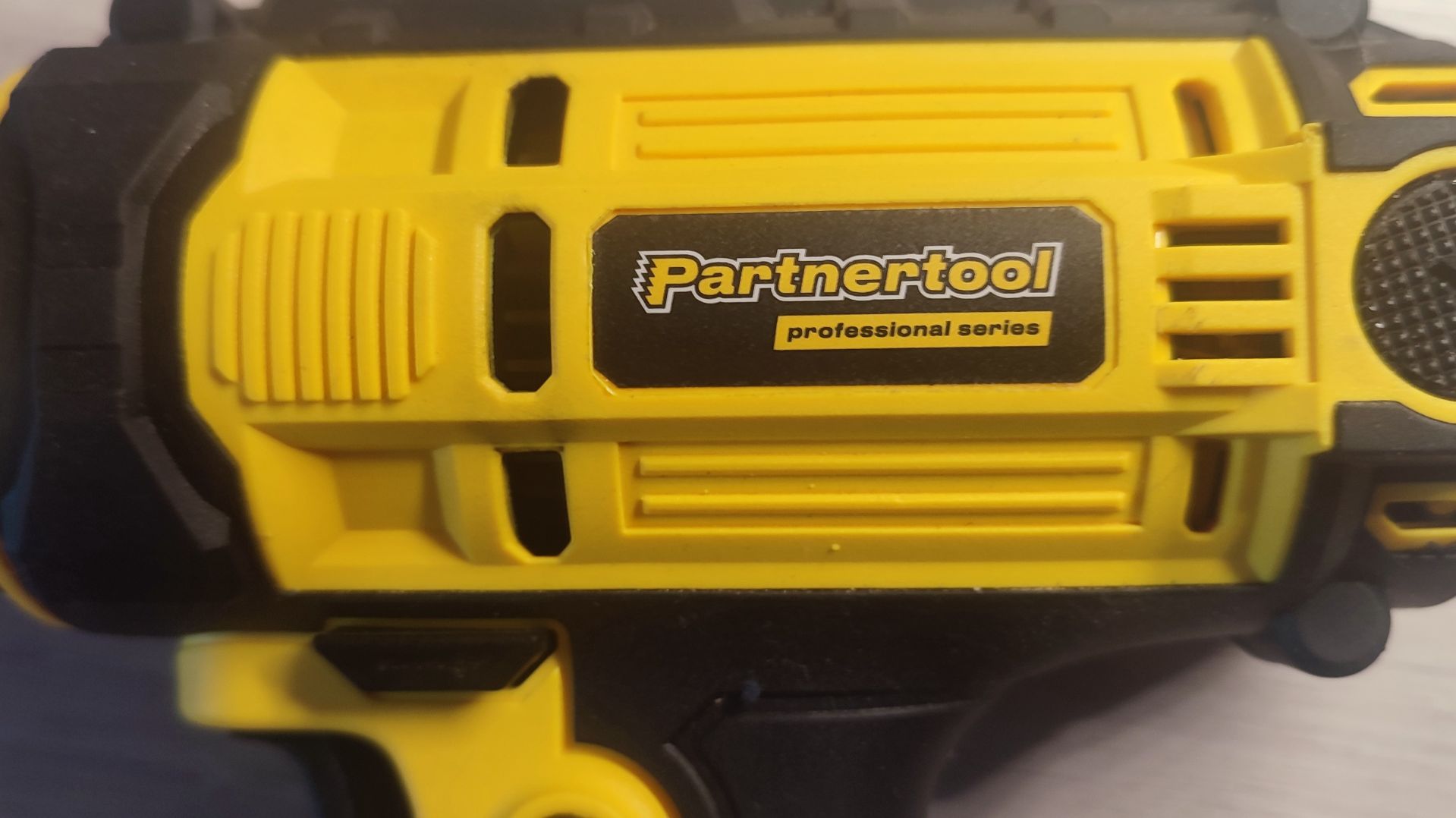 Дрель-шуруповерт сетевой Partnertool PED-1000/2-13 быстросъемный металлический патрон 13мм 4м