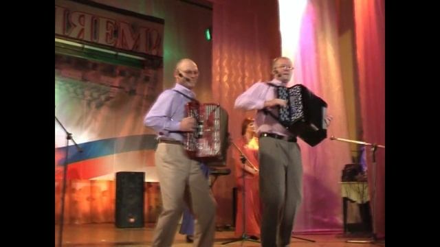 СВЕТИТ  РАДУГА.исп. вок. группа  СЕВЕРЯНОЧКА. Постановка М. Шатского.   Студия  ГазМажор. 2009 г.