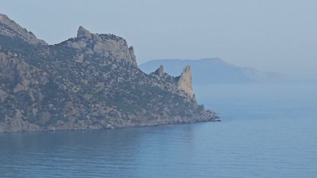 Вид на Караул-Оба (Крым) сзади со стороны пляжа в Весёлом и с горы "Папая-Кая" - 7