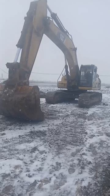 Ремонт CAT 330: отладка гидронасоса, настройка PowerShift и тормозов — техника готова к работе.