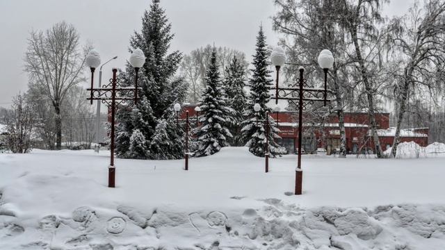 Бывшее зу Прогресс стало общежитием для индусов,уже живут, беседовали чуть. Кемерово