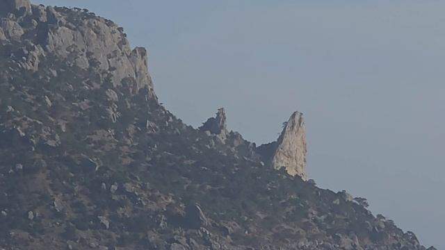 Вид на Караул-Оба (Крым) сзади со стороны пляжа в Весёлом и с горы "Папая-Кая" - 4