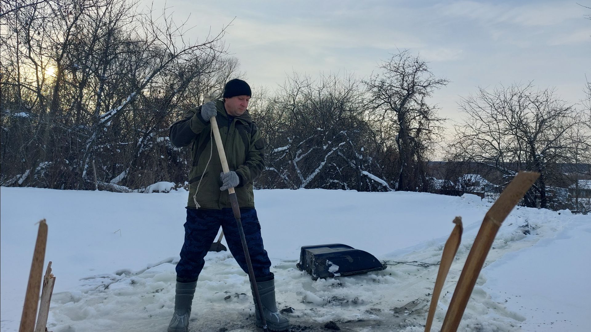 Углубляю пруд в саду, нашёл НЕФТЬ! Жизнь в деревне, дом в деревне