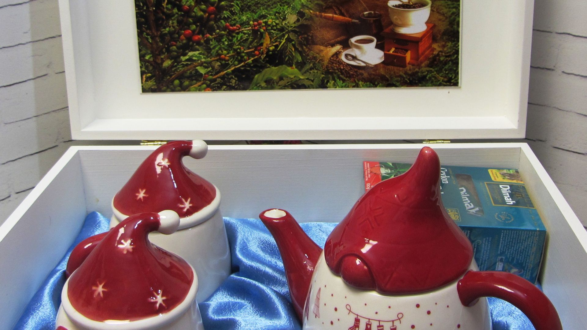 Подарочная шкатулка Деревня зимой чай Dilmah из Шри-Ланки, мягкий ложемент атлас