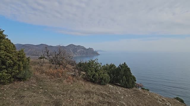 Гора "Папая-Кая" (Отшельничья скала, Крым), вид вдоль тропы на "Язык тролля" - 3