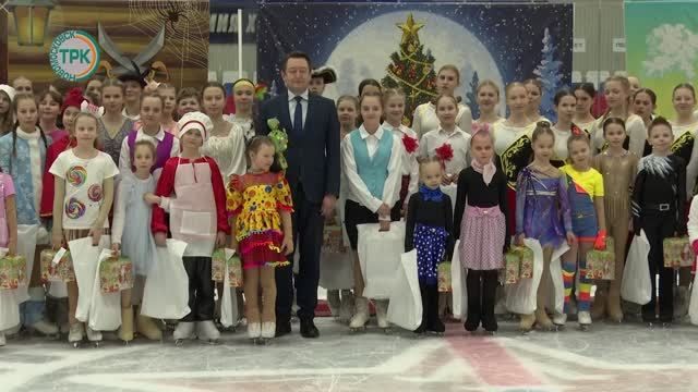 Руслан Бутов наградил талантливых фигуристов