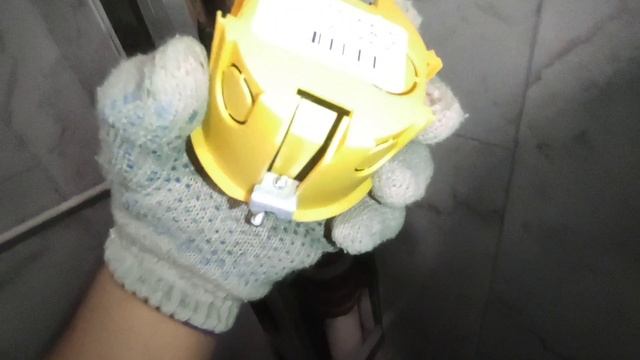 КАК УСТАНОВИТЬ РОЗЕТКУ НА ПАНЕЛИ ПВХ своими руками