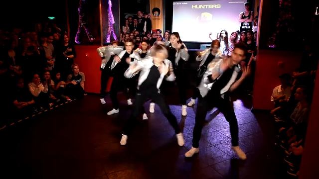 HUNTERS — TRCNG —WOLF BABY (WOLF ver.) | Dance Cover