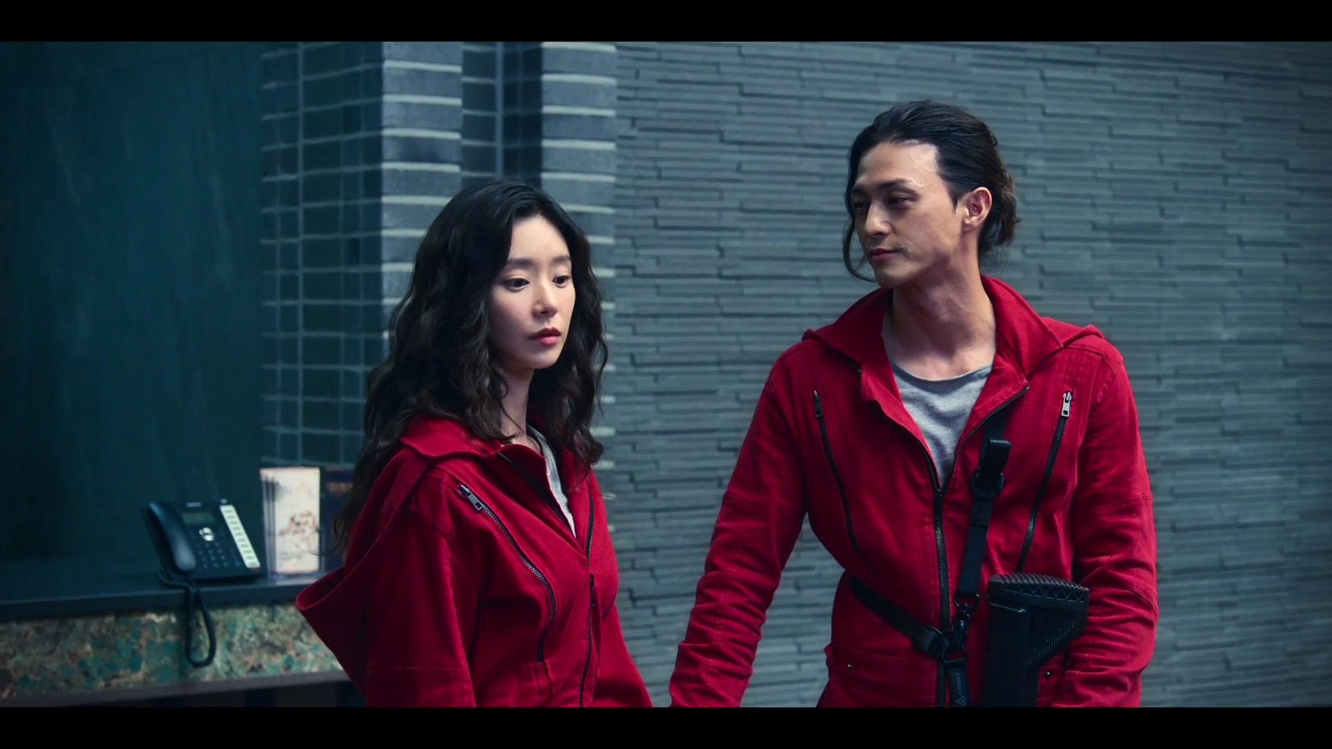 Бумажный дом: Корея. Денвер и Мисун. Runnin