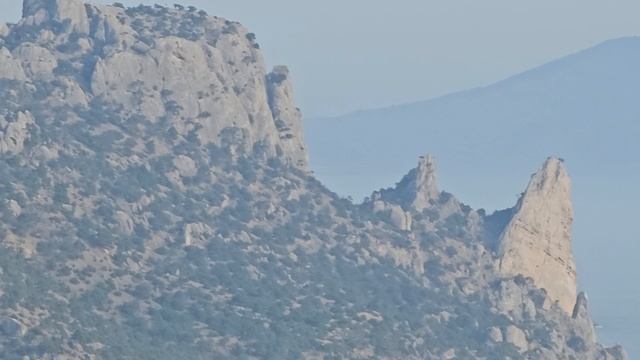 Вид на Караул-Оба (Крым) сзади со стороны пляжа в Весёлом и с горы "Папая-Кая" - 9