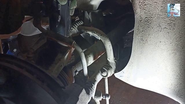 БЫСТРАЯ ЗАМЕНА ПРАВОЙ СТОЙКИ часть2(открутив три гайки) Škoda Rapid и VW Polo