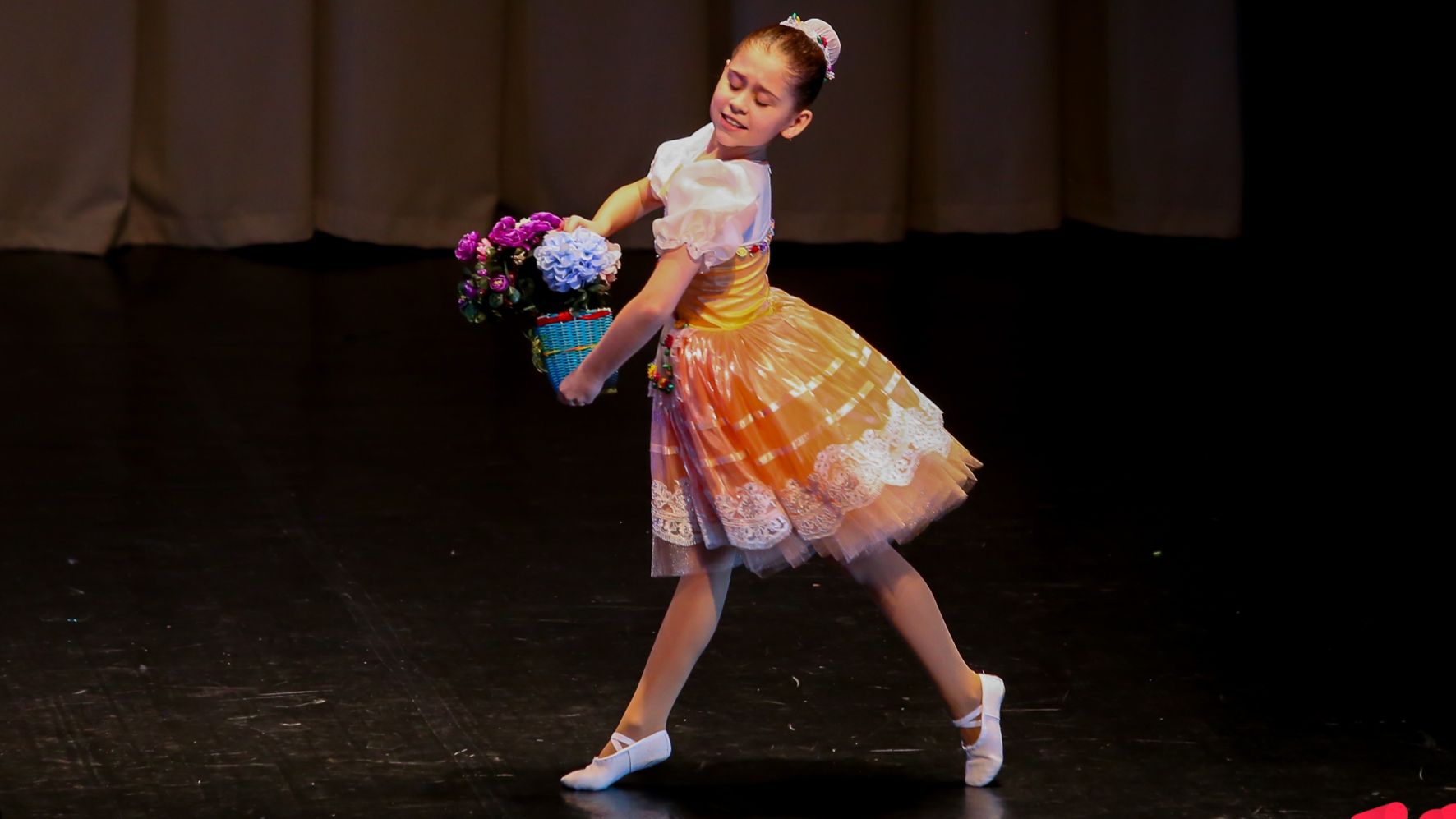 Варвара Бабенко из Ейска покоряет зрителей своими танцами