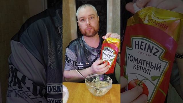 Бросаю пить 9 день. Тушеная говяжья печень с пюре и огурцами. Мукбанг Россия, еда на камеру.