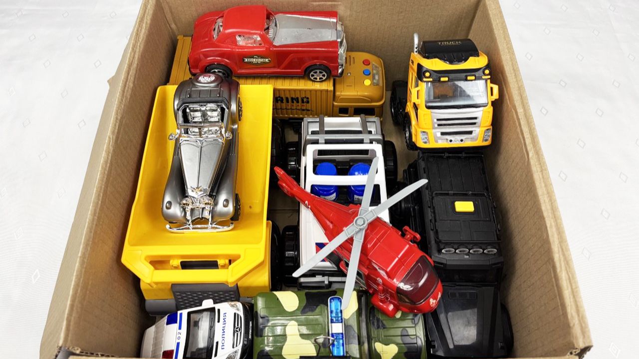 Мультики для детей и малышей. Машинки в коробке, яркая весенняя гоночная трасса. Мультики Залипалки