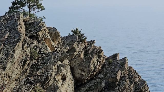 Гора "Папая-Кая" (Отшельничья скала, Крым), вид вдоль тропы на "Язык тролля" - 5