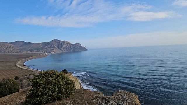 Вид на Караул-Оба (Крым) сзади со стороны пляжа в Весёлом и с горы "Папая-Кая" - 3