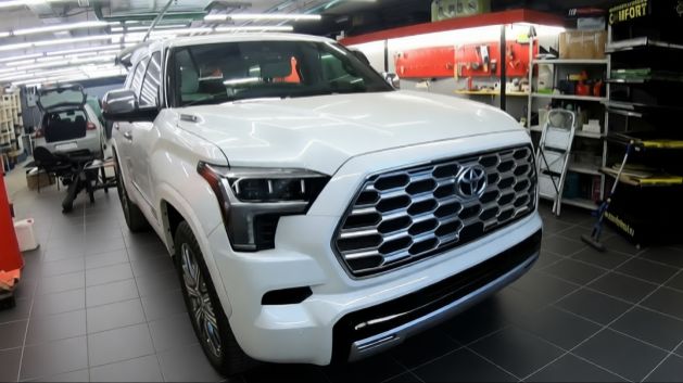 Изготавливаем и устанавливаем стелс-сабвуфер в крыло Toyota Sequoia 2024 года!