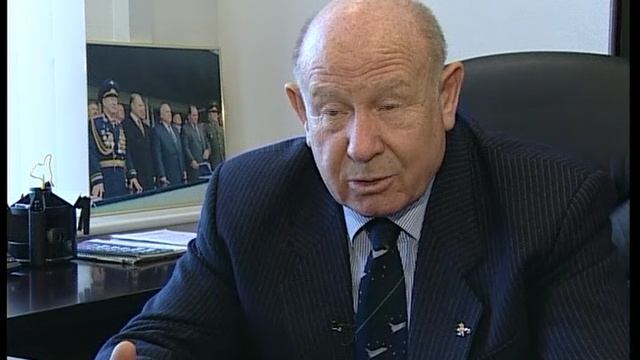 Леонов-Луна,выход в открытый космос