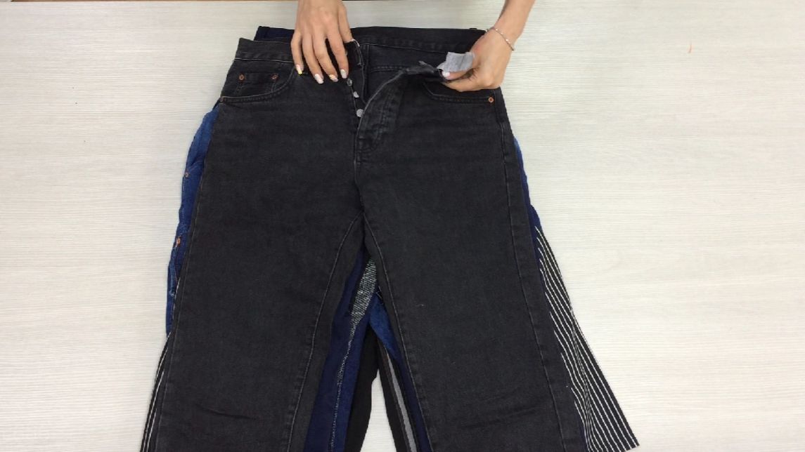 с686. Джинсы м/ж крем