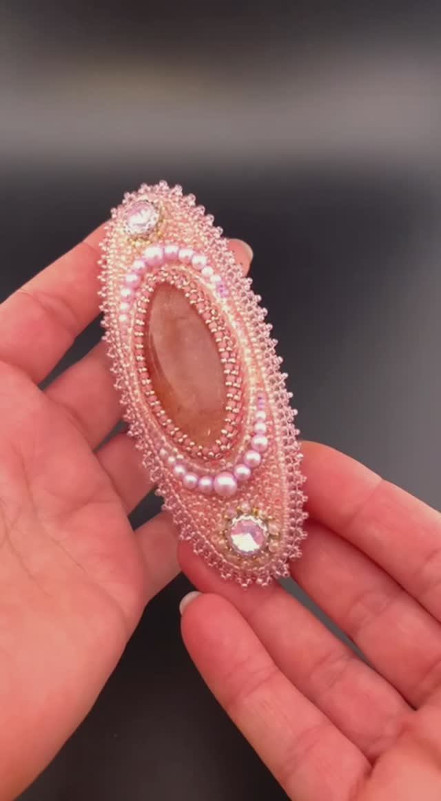 Заколка автомат  из бисера с земляничным кварцем