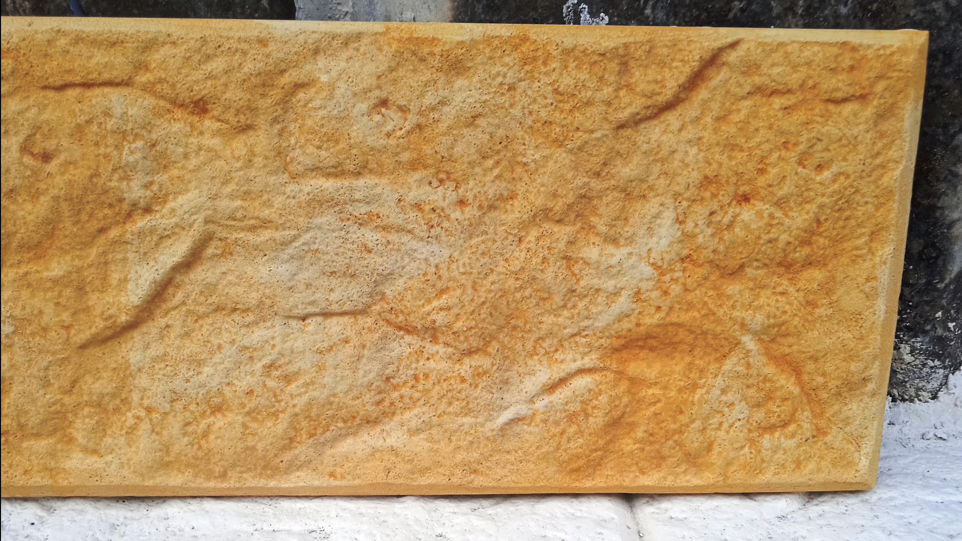 Изготовление цокольной плитки зимой с прокрасом железным купоросом. Известняковый битиш- бетон.