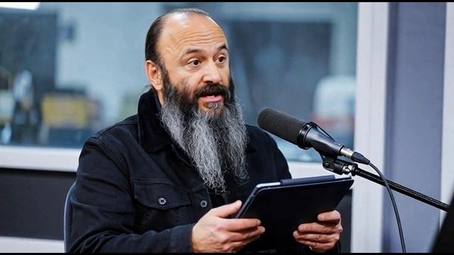 Новости от нейросети. Почему одинаковая работа в России оплачивается по-разному?