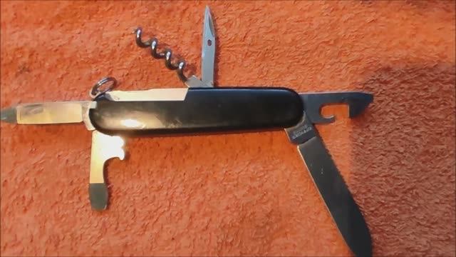 Швейцарский перочинный нож Victorinox.