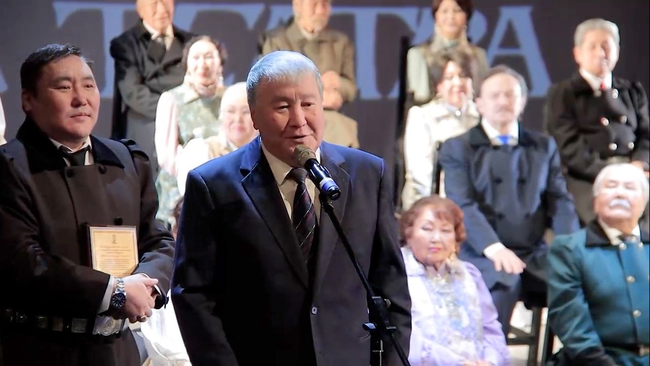 Ил Түмэн бастакы вице-спикерэ А.Н.Жирков Саха театра төрүттэммит кэмин туһунан этиитэ.