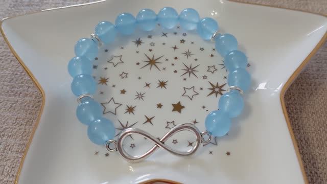 Браслет из голубого кварца.  Украшения талисманы