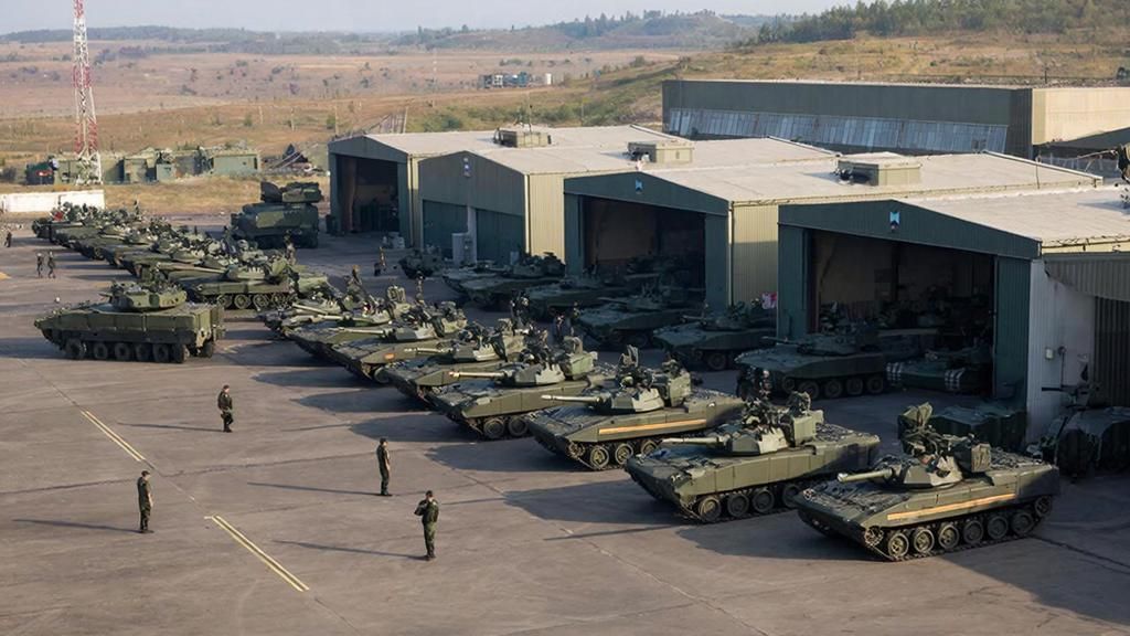 Так сложилась моя масть, Довелось тогда попасть На секретную мне базу, Прибыл в воинскую часть...