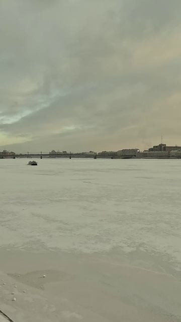 Прогулка по льду Невы