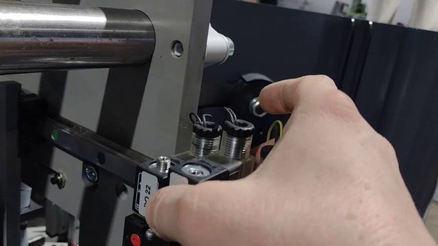 Замена пневмоострова с распределителями управления инструментами