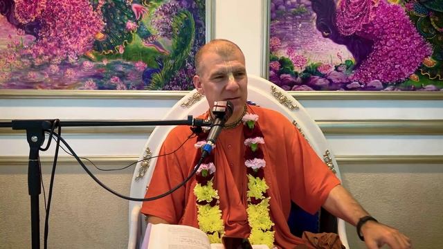 Шрила Прабхупада про бомжа на вокзале. История про привязанные подошвы.