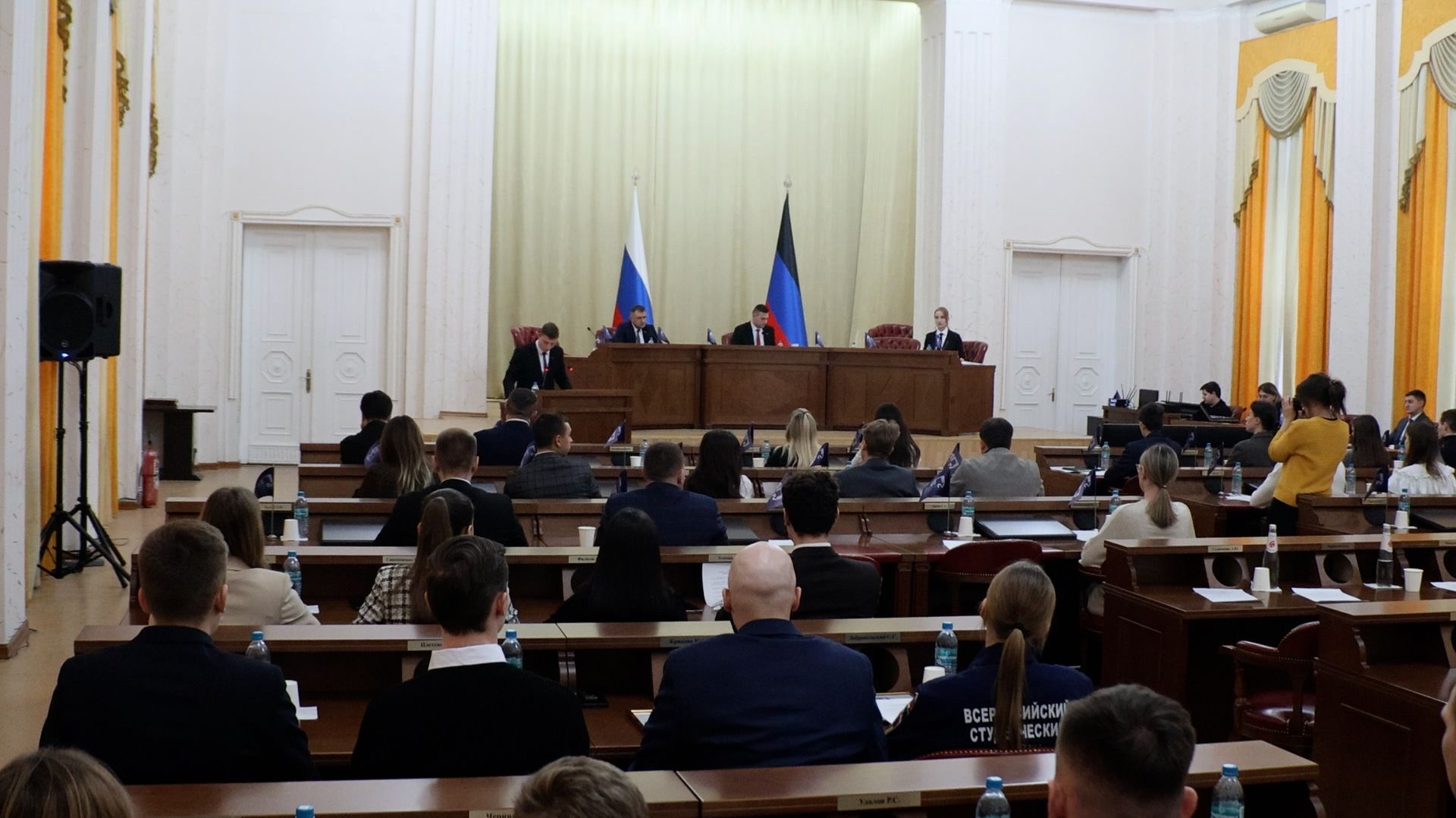 Константин Кузьмин открыл заседание Молодежного Парламента ДНР