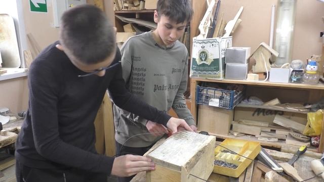 Обучение школьников работе с древесным материалом. Изготовление скворечников