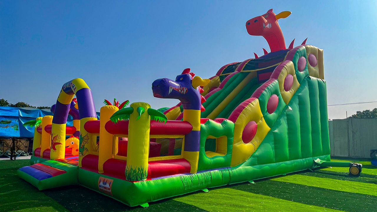 Большая надувная горка «Три дракона» 10,5*8,5*7 м