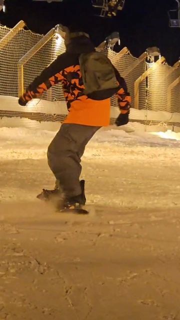 учусь делать 180 фронтсайд на сноуборде