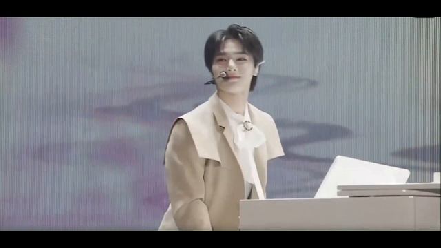 I.N Solo Stage HUG ME