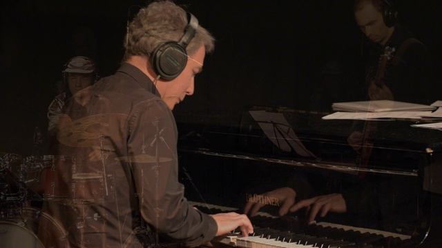 SAKHRA - Blue Sleeves (OFFICIAL VIDEO)