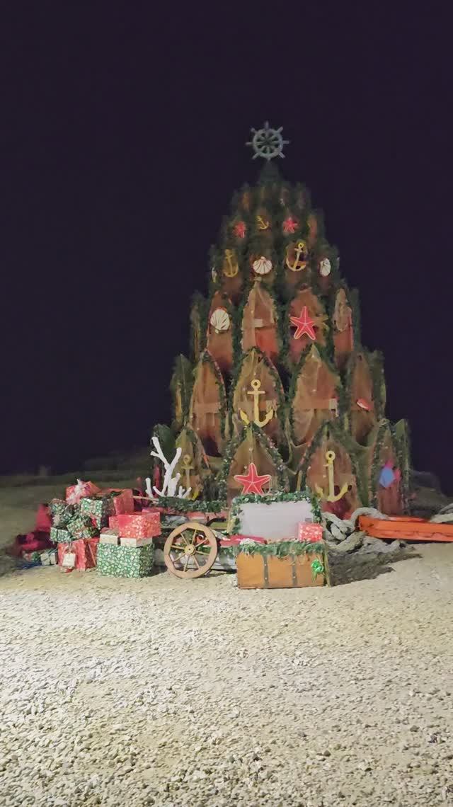 Таврида-Арт (Крым). Ёлка из лодок.