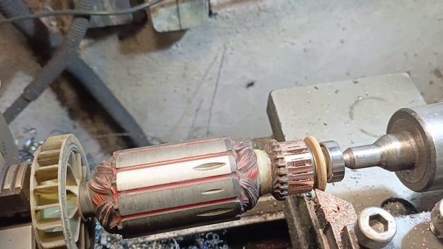 одна из причин быстрого износа щёток электроинструмента