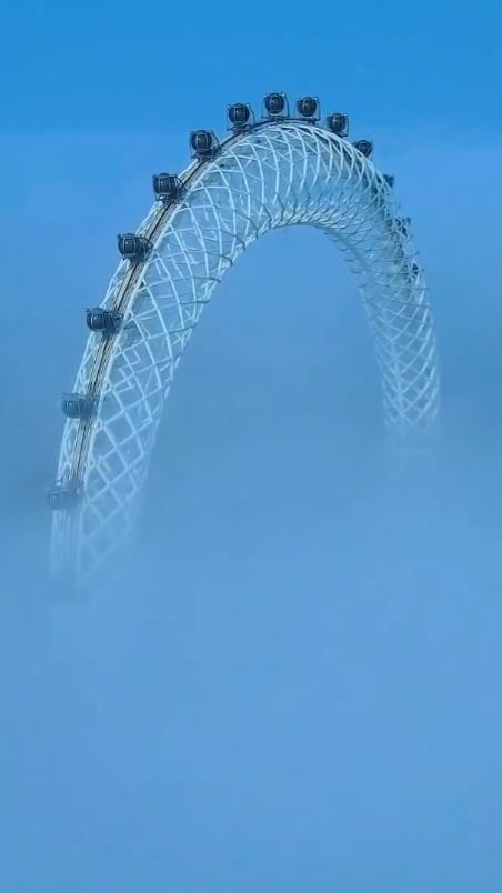 Самое большое безосевое колесо обозрения. Китай.