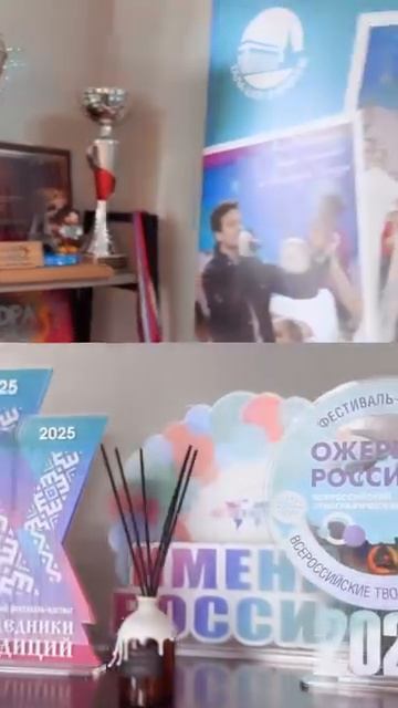Уютный интерьер Браво: панорамные окна, награды, кабинет вокала! 🏆